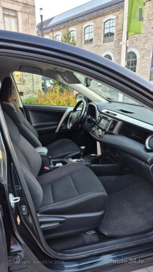 Melns Toyota RAV4 2015 Tallina, ar dzinēja tilpumu 2.20 L un nobraukumu 218 tūkst. km par 12900 €, foto 10 vietnē AUTOMOTO.COM.LV