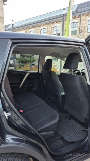 Melns Toyota RAV4 2015 Tallina, ar dzinēja tilpumu 2.20 L un nobraukumu 218 tūkst. km par 12900 €, foto 11 vietnē AUTOMOTO.COM.LV