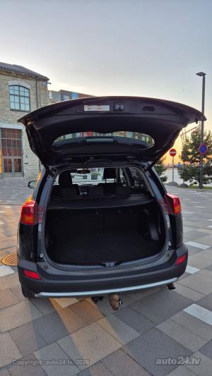 Melns Toyota RAV4 2015 Tallina, ar dzinēja tilpumu 2.20 L un nobraukumu 218 tūkst. km par 12900 €, foto 12 vietnē AUTOMOTO.COM.LV