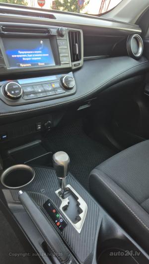 Melns Toyota RAV4 2015 Tallina, ar dzinēja tilpumu 2.20 L un nobraukumu 218 tūkst. km par 12900 €, foto 15 vietnē AUTOMOTO.COM.LV
