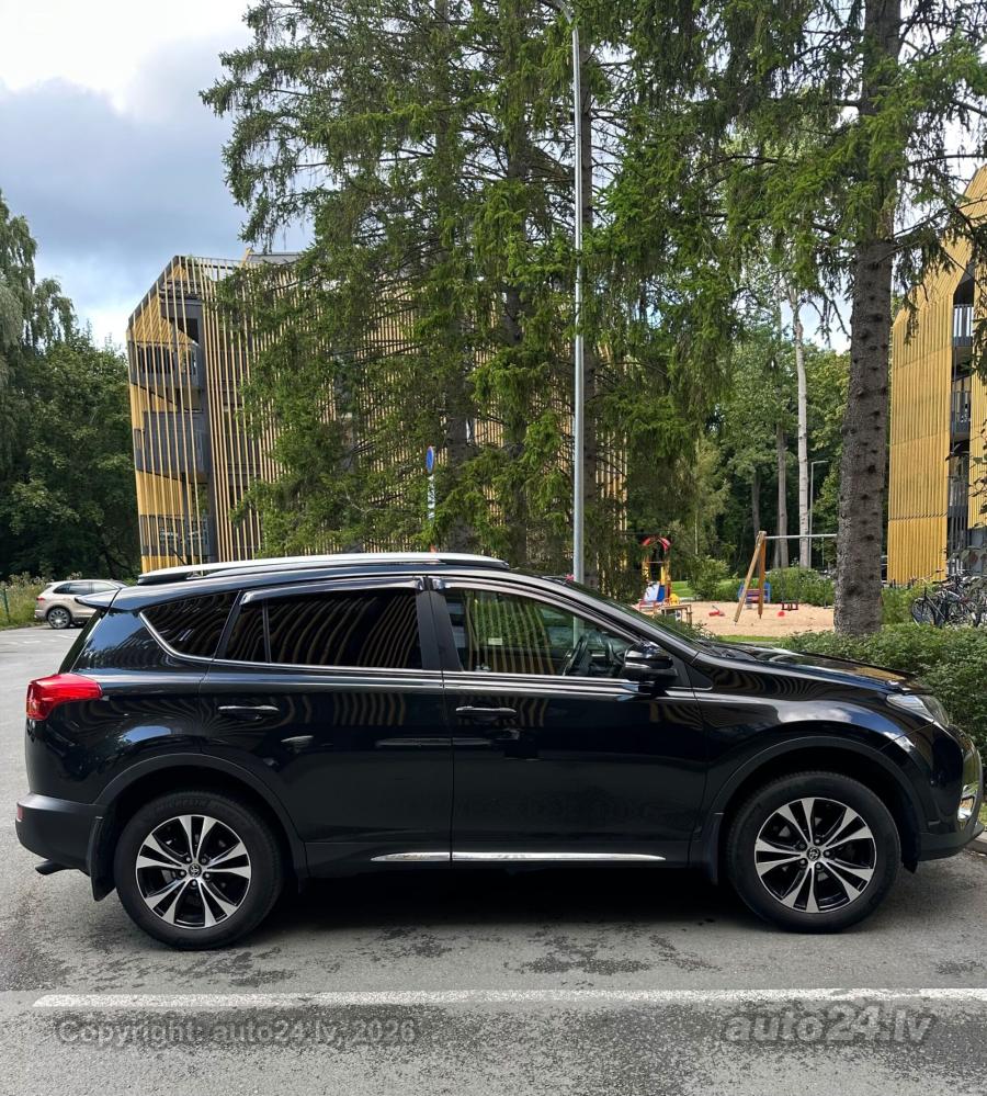 Black Toyota RAV4 2015 in Tallinn, with an engine capacity of 2.00 L and mileage of 123 thousand km for 13500 €, photo 1 on AUTOMOTO.COM.LV