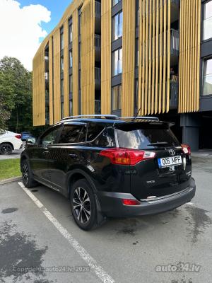 Black Toyota RAV4 2015 in Tallinn, with an engine capacity of 2.00 L and mileage of 123 thousand km for 13500 €, photo 6 on AUTOMOTO.COM.LV