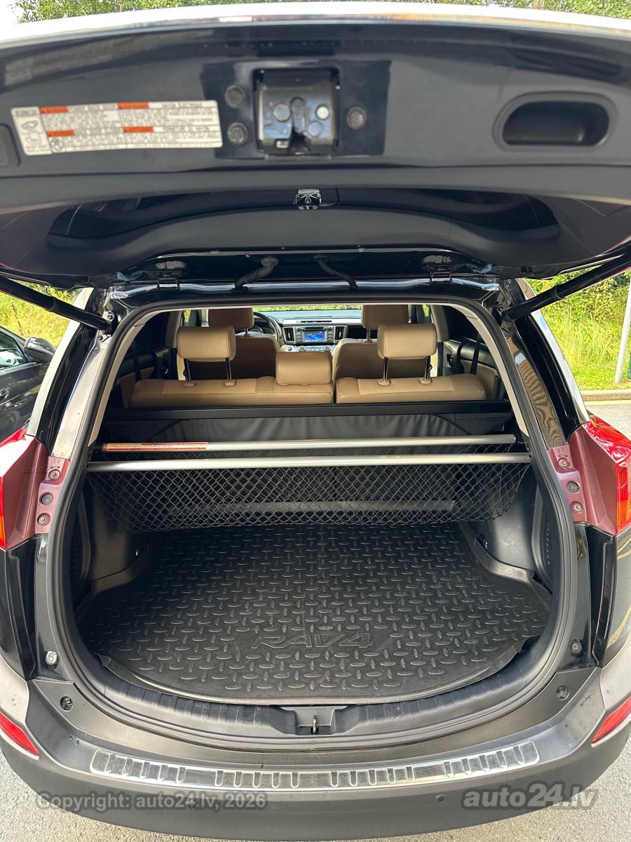 Black Toyota RAV4 2015 in Tallinn, with an engine capacity of 2.00 L and mileage of 123 thousand km for 13500 €, photo 7 on AUTOMOTO.COM.LV
