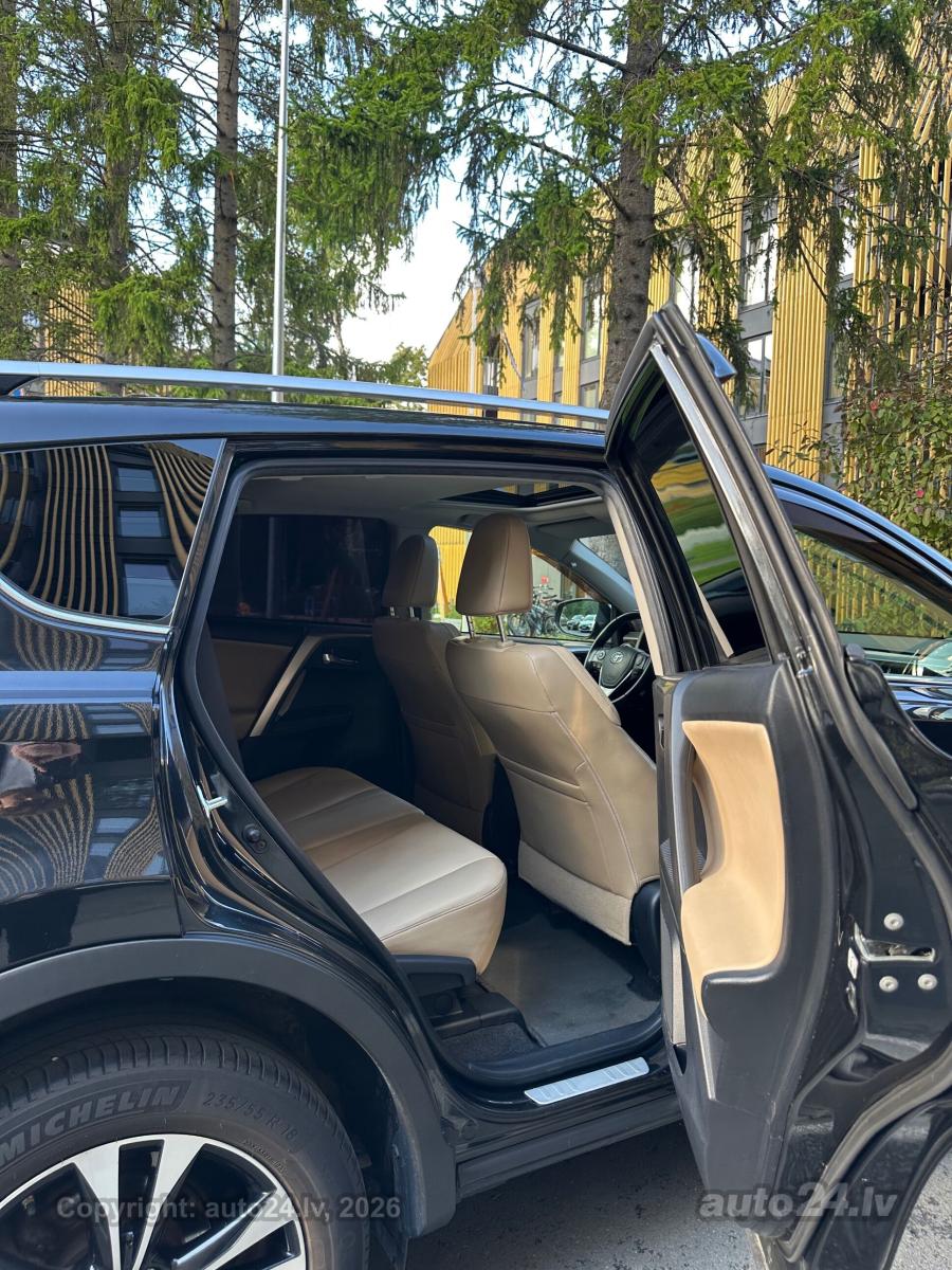 Black Toyota RAV4 2015 in Tallinn, with an engine capacity of 2.00 L and mileage of 123 thousand km for 13500 €, photo 9 on AUTOMOTO.COM.LV