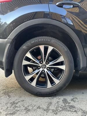 Black Toyota RAV4 2015 in Tallinn, with an engine capacity of 2.00 L and mileage of 123 thousand km for 13500 €, photo 11 on AUTOMOTO.COM.LV