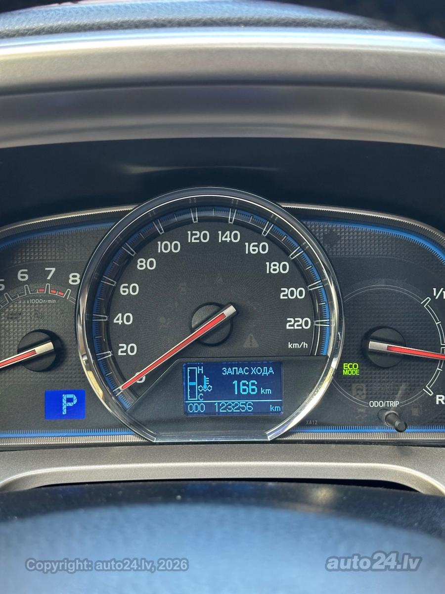 Black Toyota RAV4 2015 in Tallinn, with an engine capacity of 2.00 L and mileage of 123 thousand km for 13500 €, photo 12 on AUTOMOTO.COM.LV