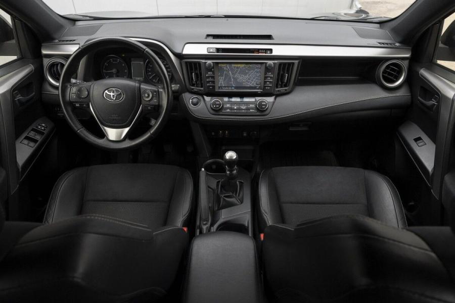 Melns Toyota RAV4 2016 Jelgava, ar dzinēja tilpumu 2.00 L un nobraukumu 234 tūkst. km par 13000 €, foto 9 vietnē AUTOMOTO.COM.LV