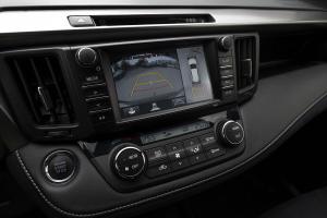 Melns Toyota RAV4 2016 Jelgava, ar dzinēja tilpumu 2.00 L un nobraukumu 234 tūkst. km par 13000 €, foto 14 vietnē AUTOMOTO.COM.LV