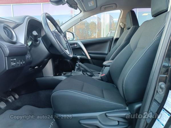 Melns Toyota RAV4 2017 Tallina, ar dzinēja tilpumu 2.00 L un nobraukumu 96 tūkst. km par 16500 €, foto 6 vietnē AUTOMOTO.COM.LV