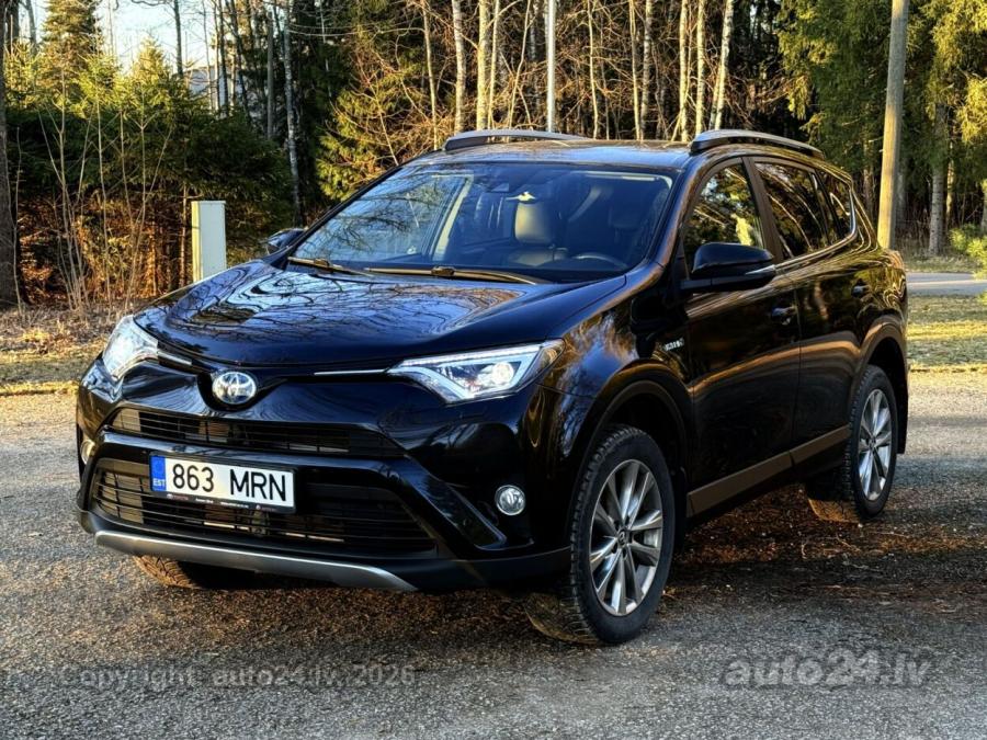 Black Toyota RAV4 2017 in Tallinn, with an engine capacity of 2.50 L and mileage of 72 thousand km for 19300 €, photo 1 on AUTOMOTO.COM.LV