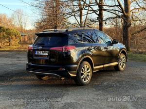 Black Toyota RAV4 2017 in Tallinn, with an engine capacity of 2.50 L and mileage of 72 thousand km for 19300 €, photo 4 on AUTOMOTO.COM.LV