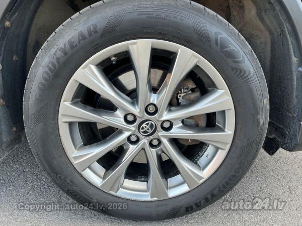 Melns Toyota RAV4 2017 Kuresāre, ar dzinēja tilpumu 2.50 L un nobraukumu 191 tūkst. km par 16390 €, foto 10 vietnē AUTOMOTO.COM.LV