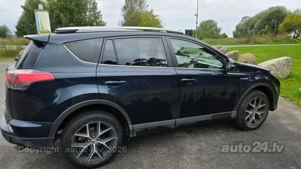 Тойота РАВ 4 2017 в Таллин на AUTOMOTO.COM.LV Черный Тойота РАВ 4 2017 в Таллин, объемом двигателя 2.50 л и пробегом 115 тыс. км за 16900 €, фото 4 на AUTOMOTO.COM.LV
