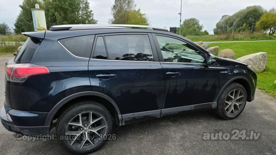 Melns Toyota RAV4 2017 Tallina, ar dzinēja tilpumu 2.50 L un nobraukumu 115 tūkst. km par 16900 €, foto 4 vietnē AUTOMOTO.COM.LV