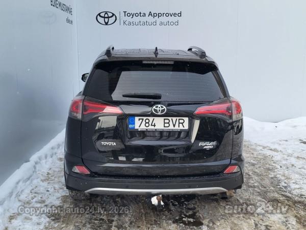 Melns Toyota RAV4 2018 Tallina, ar dzinēja tilpumu 1.99 L un nobraukumu 127 tūkst. km par 17995 €, foto 4 vietnē AUTOMOTO.COM.LV