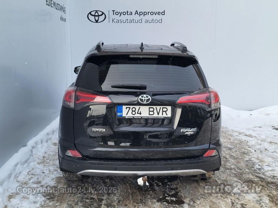 Black Toyota RAV4 2018 in Tallinn, with an engine capacity of 1.99 L and mileage of 127 thousand km for 17995 €, photo 4 on AUTOMOTO.COM.LV