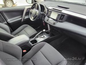 Black Toyota RAV4 2018 in Tallinn, with an engine capacity of 1.99 L and mileage of 127 thousand km for 17995 €, photo 6 on AUTOMOTO.COM.LV