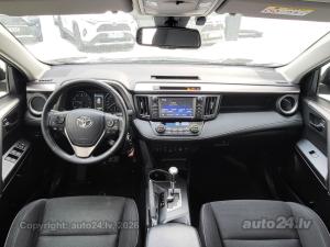 Black Toyota RAV4 2018 in Tallinn, with an engine capacity of 1.99 L and mileage of 127 thousand km for 17995 €, photo 8 on AUTOMOTO.COM.LV