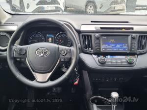 Black Toyota RAV4 2018 in Tallinn, with an engine capacity of 1.99 L and mileage of 127 thousand km for 17995 €, photo 9 on AUTOMOTO.COM.LV