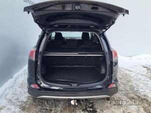 Black Toyota RAV4 2018 in Tallinn, with an engine capacity of 1.99 L and mileage of 127 thousand km for 17995 €, photo 10 on AUTOMOTO.COM.LV