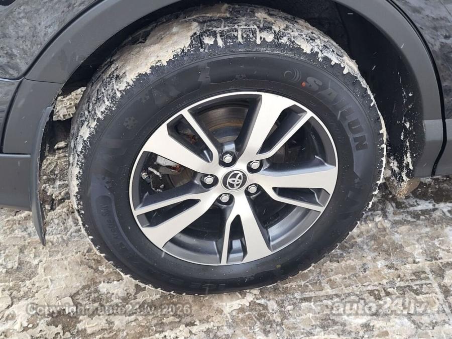 Black Toyota RAV4 2018 in Tallinn, with an engine capacity of 1.99 L and mileage of 127 thousand km for 17995 €, photo 16 on AUTOMOTO.COM.LV