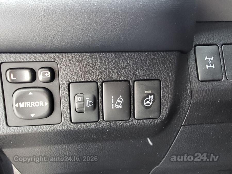 Black Toyota RAV4 2018 in Tallinn, with an engine capacity of 1.99 L and mileage of 127 thousand km for 17995 €, photo 17 on AUTOMOTO.COM.LV