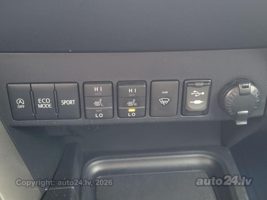 Black Toyota RAV4 2018 in Tallinn, with an engine capacity of 1.99 L and mileage of 127 thousand km for 17995 €, photo 18 on AUTOMOTO.COM.LV