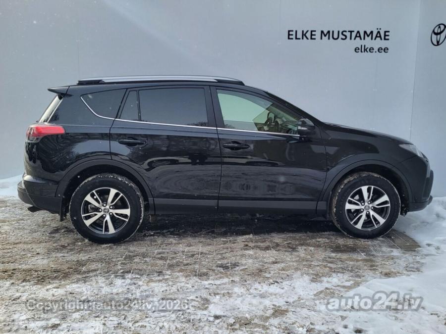 Black Toyota RAV4 2018 in Tallinn, with an engine capacity of 1.99 L and mileage of 127 thousand km for 17995 €, photo 19 on AUTOMOTO.COM.LV