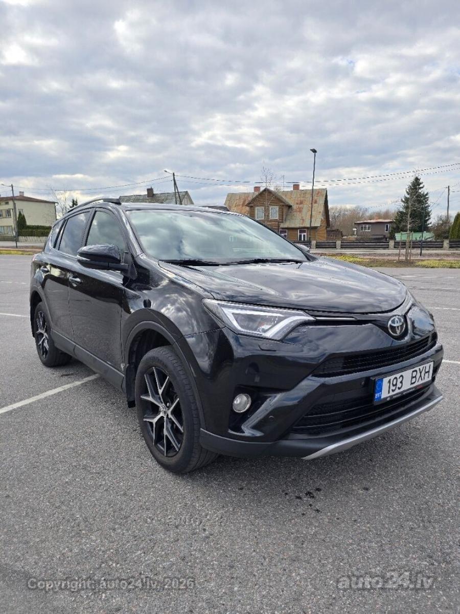 Black Toyota RAV4 2018 in Tallinn, with an engine capacity of 2.00 L and mileage of 167 thousand km for 19499 €, photo 1 on AUTOMOTO.COM.LV