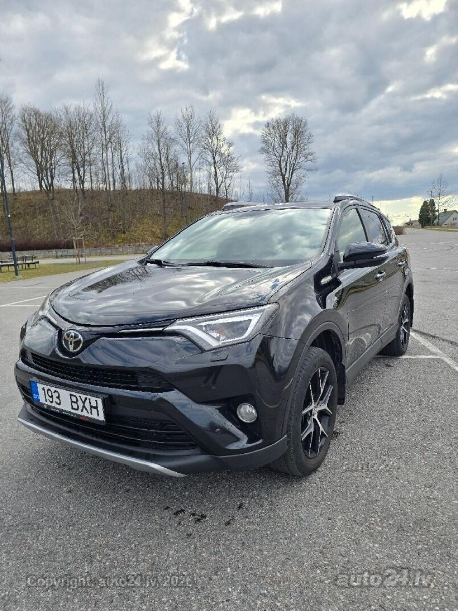 Black Toyota RAV4 2018 in Tallinn, with an engine capacity of 2.00 L and mileage of 167 thousand km for 19499 €, photo 4 on AUTOMOTO.COM.LV