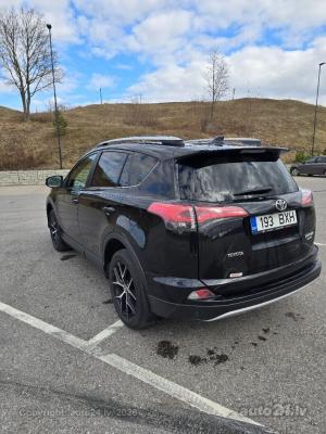 Black Toyota RAV4 2018 in Tallinn, with an engine capacity of 2.00 L and mileage of 167 thousand km for 19499 €, photo 6 on AUTOMOTO.COM.LV