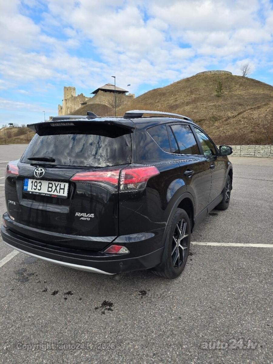 Black Toyota RAV4 2018 in Tallinn, with an engine capacity of 2.00 L and mileage of 167 thousand km for 19499 €, photo 7 on AUTOMOTO.COM.LV