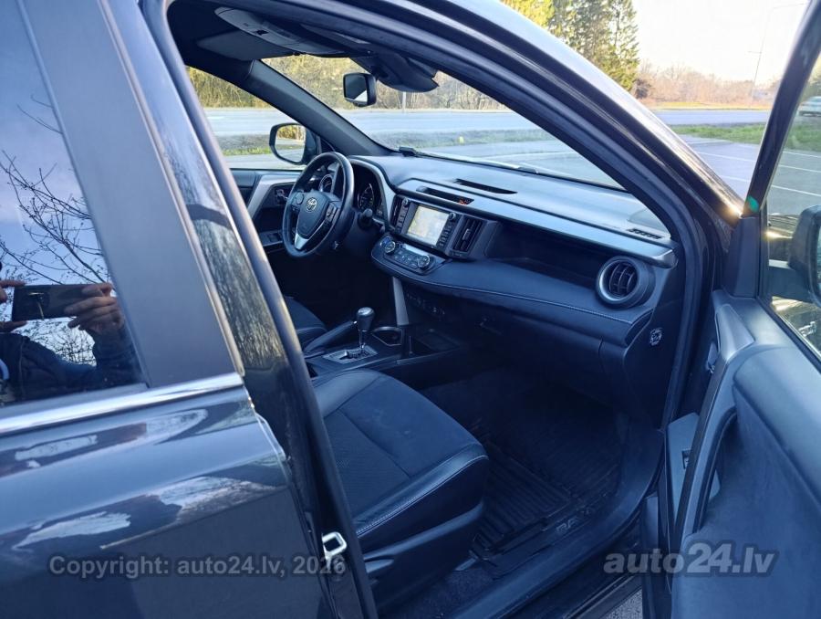 Melns Toyota RAV4 2018 Tallina, ar dzinēja tilpumu 2.50 L un nobraukumu 120 tūkst. km par 19500 €, foto 4 vietnē AUTOMOTO.COM.LV