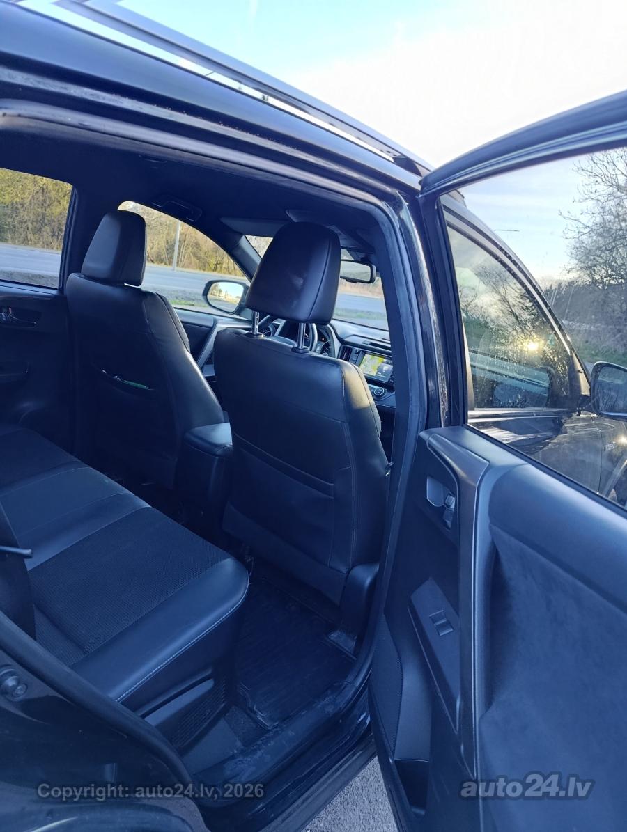 Melns Toyota RAV4 2018 Tallina, ar dzinēja tilpumu 2.50 L un nobraukumu 120 tūkst. km par 19500 €, foto 5 vietnē AUTOMOTO.COM.LV