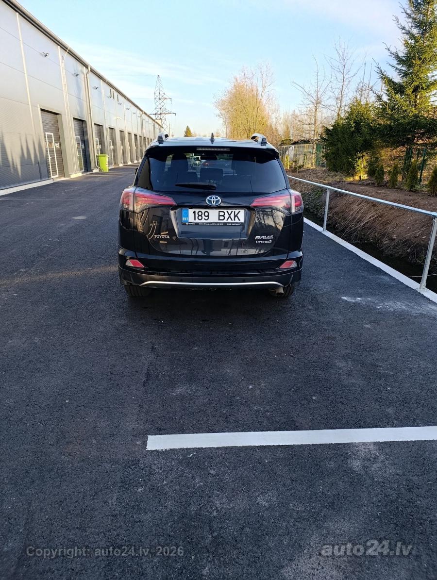 Melns Toyota RAV4 2018 Tallina, ar dzinēja tilpumu 2.50 L un nobraukumu 120 tūkst. km par 19500 €, foto 8 vietnē AUTOMOTO.COM.LV