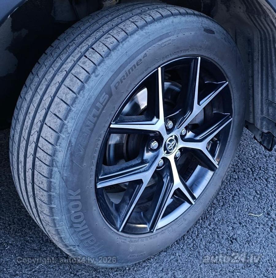 Melns Toyota RAV4 2018 Tallina, ar dzinēja tilpumu 2.50 L un nobraukumu 120 tūkst. km par 19500 €, foto 13 vietnē AUTOMOTO.COM.LV