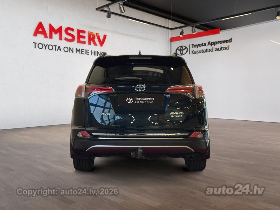 Black Toyota RAV4 2018 in Tartu, with an engine capacity of 2.50 L and mileage of 133 thousand km for 18490 €, photo 5 on AUTOMOTO.COM.LV