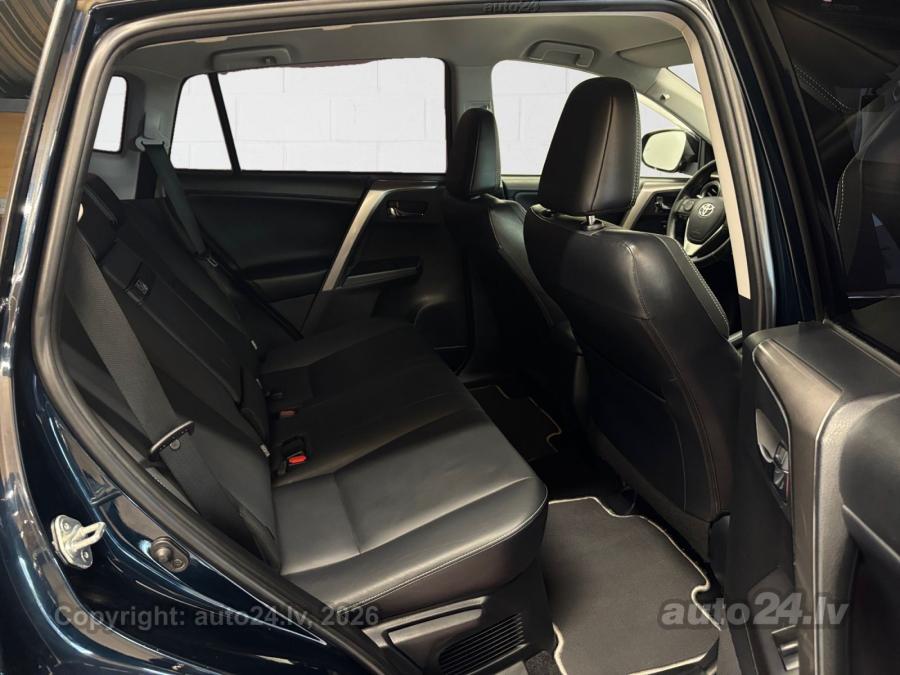 Black Toyota RAV4 2018 in Tartu, with an engine capacity of 2.50 L and mileage of 133 thousand km for 18490 €, photo 8 on AUTOMOTO.COM.LV