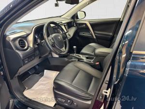 Black Toyota RAV4 2018 in Tartu, with an engine capacity of 2.50 L and mileage of 133 thousand km for 18490 €, photo 12 on AUTOMOTO.COM.LV