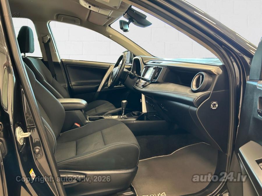 Melns Toyota RAV4 2018 Pērnava, ar dzinēja tilpumu 2.50 L un nobraukumu 119 tūkst. km par 17990 €, foto 7 vietnē AUTOMOTO.COM.LV