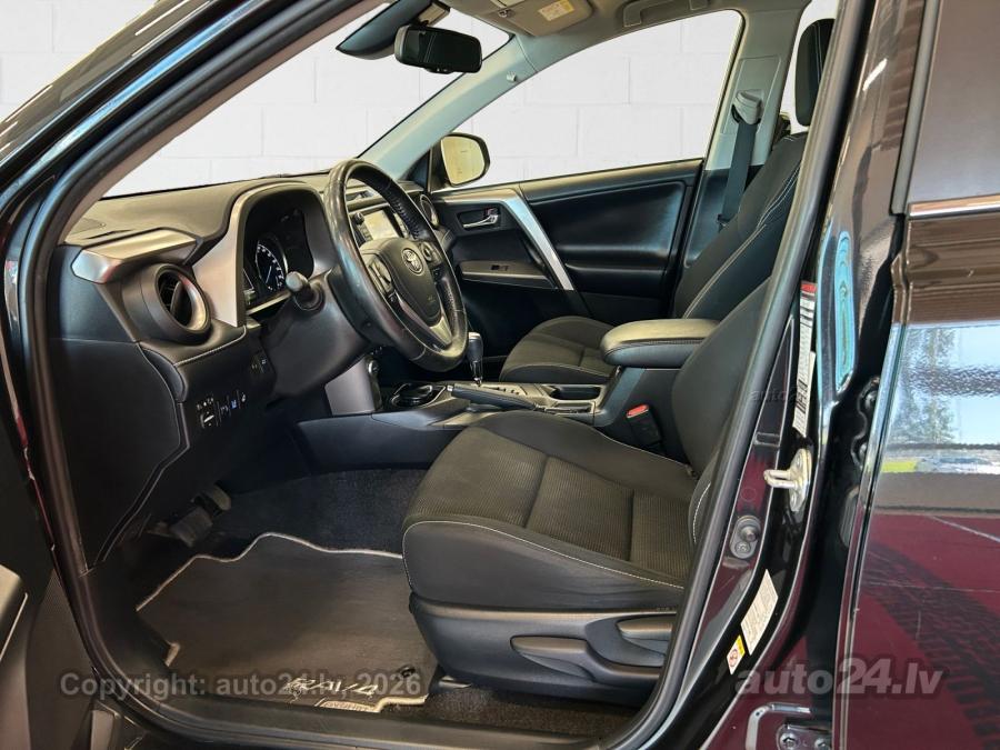 Melns Toyota RAV4 2018 Pērnava, ar dzinēja tilpumu 2.50 L un nobraukumu 119 tūkst. km par 17990 €, foto 12 vietnē AUTOMOTO.COM.LV