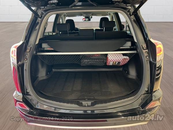 Melns Toyota RAV4 2018 Pērnava, ar dzinēja tilpumu 2.50 L un nobraukumu 119 tūkst. km par 17990 €, foto 10 vietnē AUTOMOTO.COM.LV