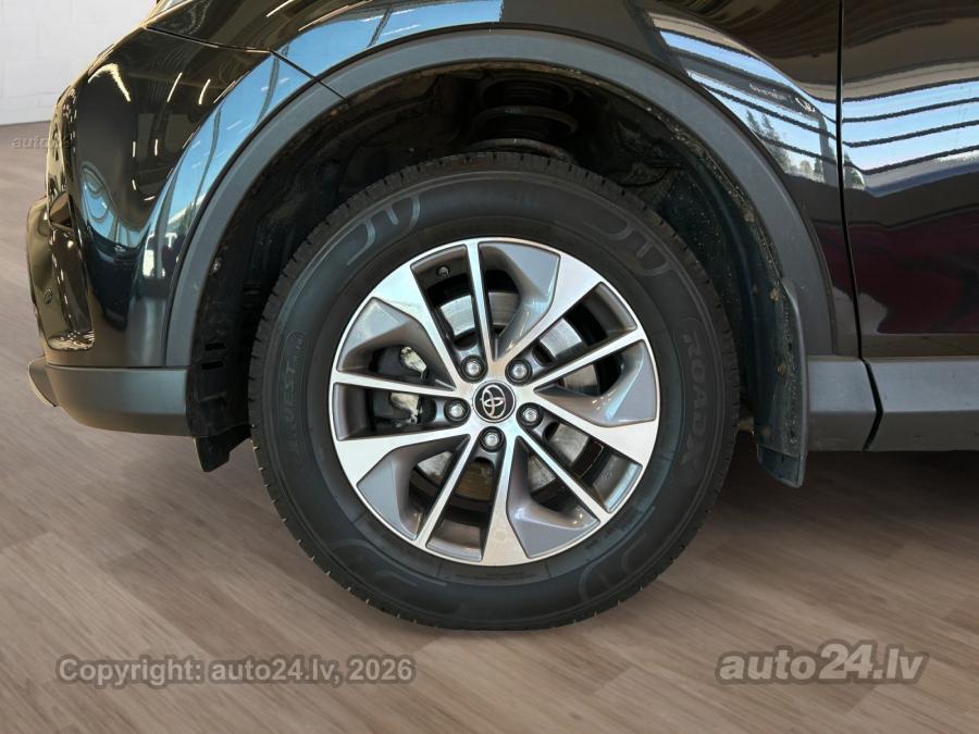 Melns Toyota RAV4 2018 Pērnava, ar dzinēja tilpumu 2.50 L un nobraukumu 119 tūkst. km par 17990 €, foto 16 vietnē AUTOMOTO.COM.LV