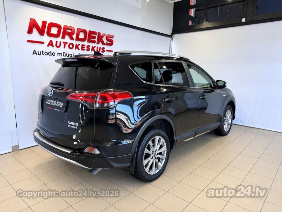 Melns Toyota RAV4 2018 Tallina, ar dzinēja tilpumu 2.50 L un nobraukumu 104 tūkst. km par 17990 €, foto 3 vietnē AUTOMOTO.COM.LV