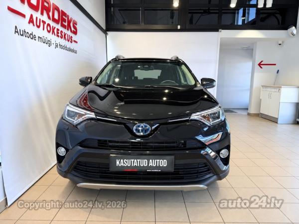 Black Toyota RAV4 2018 in Tallinn, with an engine capacity of 2.50 L and mileage of 104 thousand km for 17990 €, photo 6 on AUTOMOTO.COM.LV