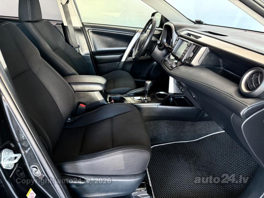 Melns Toyota RAV4 2018 Tallina, ar dzinēja tilpumu 2.50 L un nobraukumu 104 tūkst. km par 17990 €, foto 9 vietnē AUTOMOTO.COM.LV