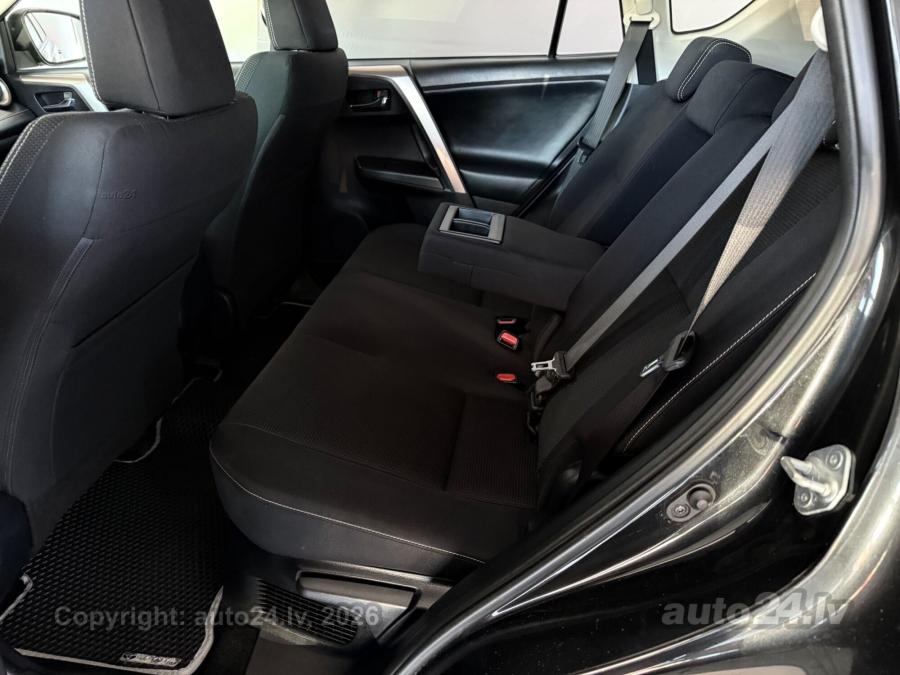 Melns Toyota RAV4 2018 Tallina, ar dzinēja tilpumu 2.50 L un nobraukumu 104 tūkst. km par 17990 €, foto 10 vietnē AUTOMOTO.COM.LV