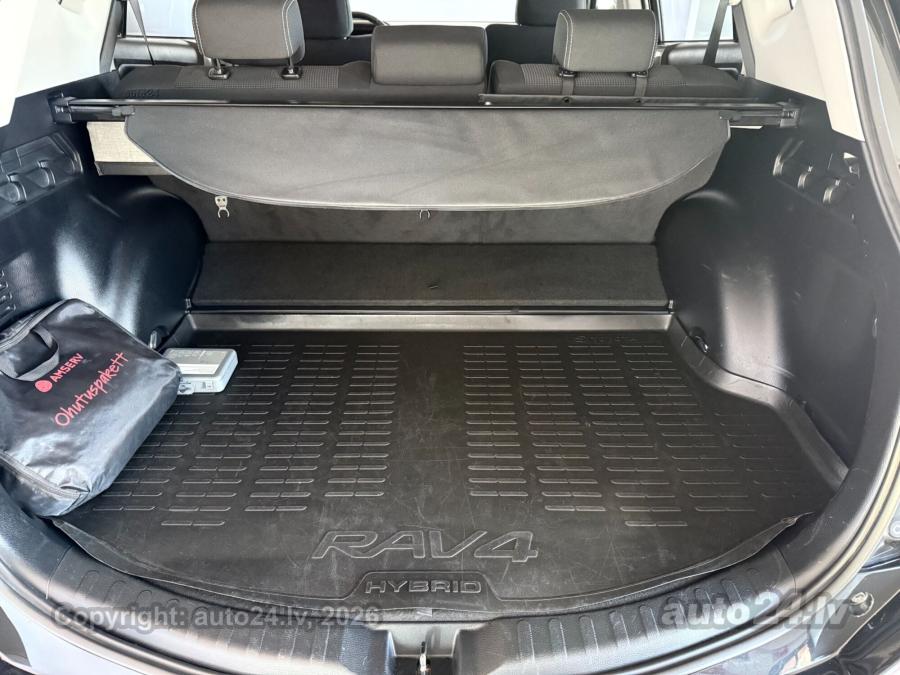 Melns Toyota RAV4 2018 Tallina, ar dzinēja tilpumu 2.50 L un nobraukumu 104 tūkst. km par 17990 €, foto 19 vietnē AUTOMOTO.COM.LV