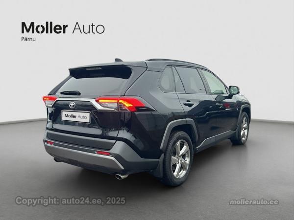 Black Toyota RAV4 2019 in Parnu, with an engine capacity of 2.00 L and mileage of 109 thousand km for 22900 €, photo 2 on AUTOMOTO.COM.LV