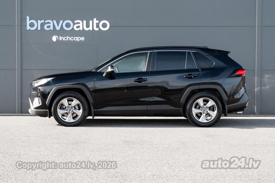 Black Toyota RAV4 2019 in Tartu, with an engine capacity of 2.00 L and mileage of 94 thousand km for 24900 €, photo 6 on AUTOMOTO.COM.LV